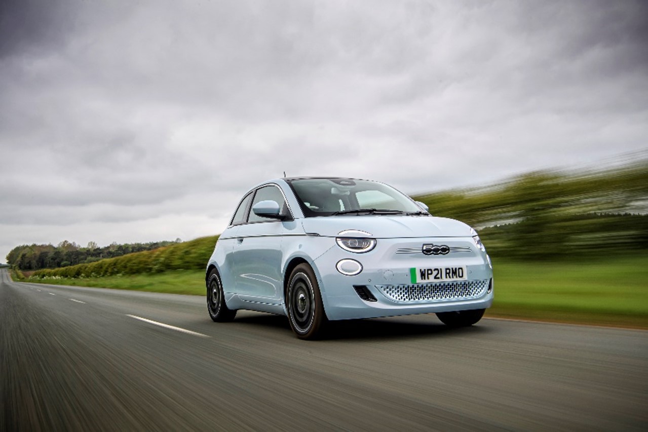 El Nuevo Fiat 500 nombrado de nuevo como mejor auto eléctrico pequeño ...